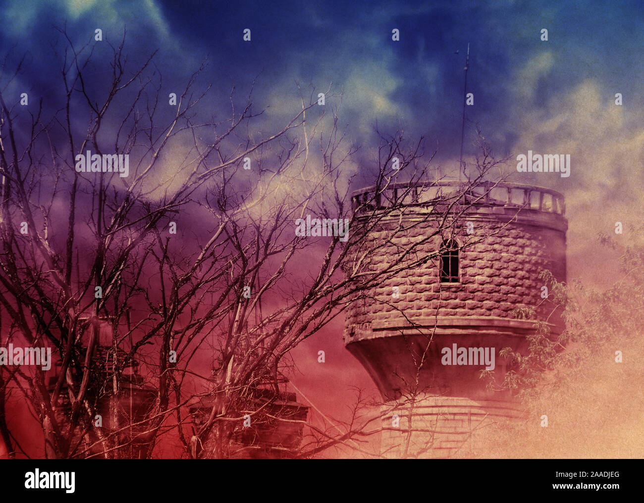 Gothic mansion night fog hi-res stock photography and images - Alamy