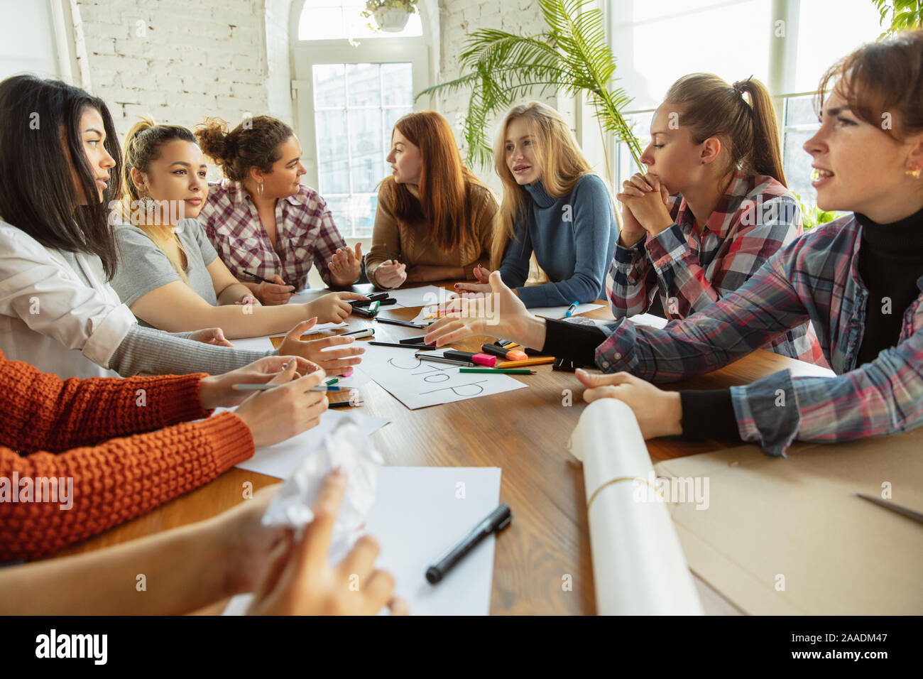 Embarrassed office workers hi-res stock photography and images - Alamy