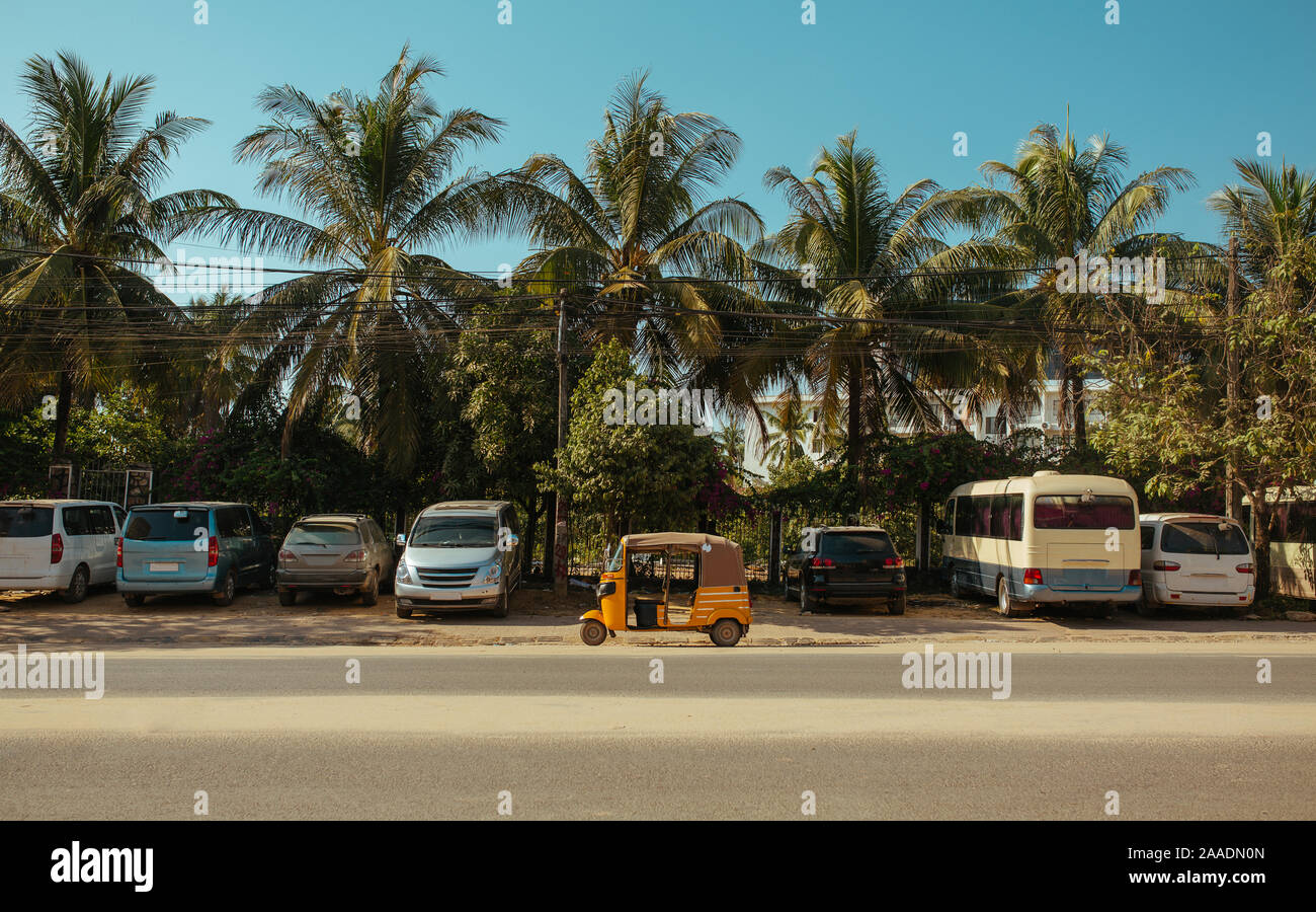 Broken tuk tuk hi-res stock photography and images - Alamy