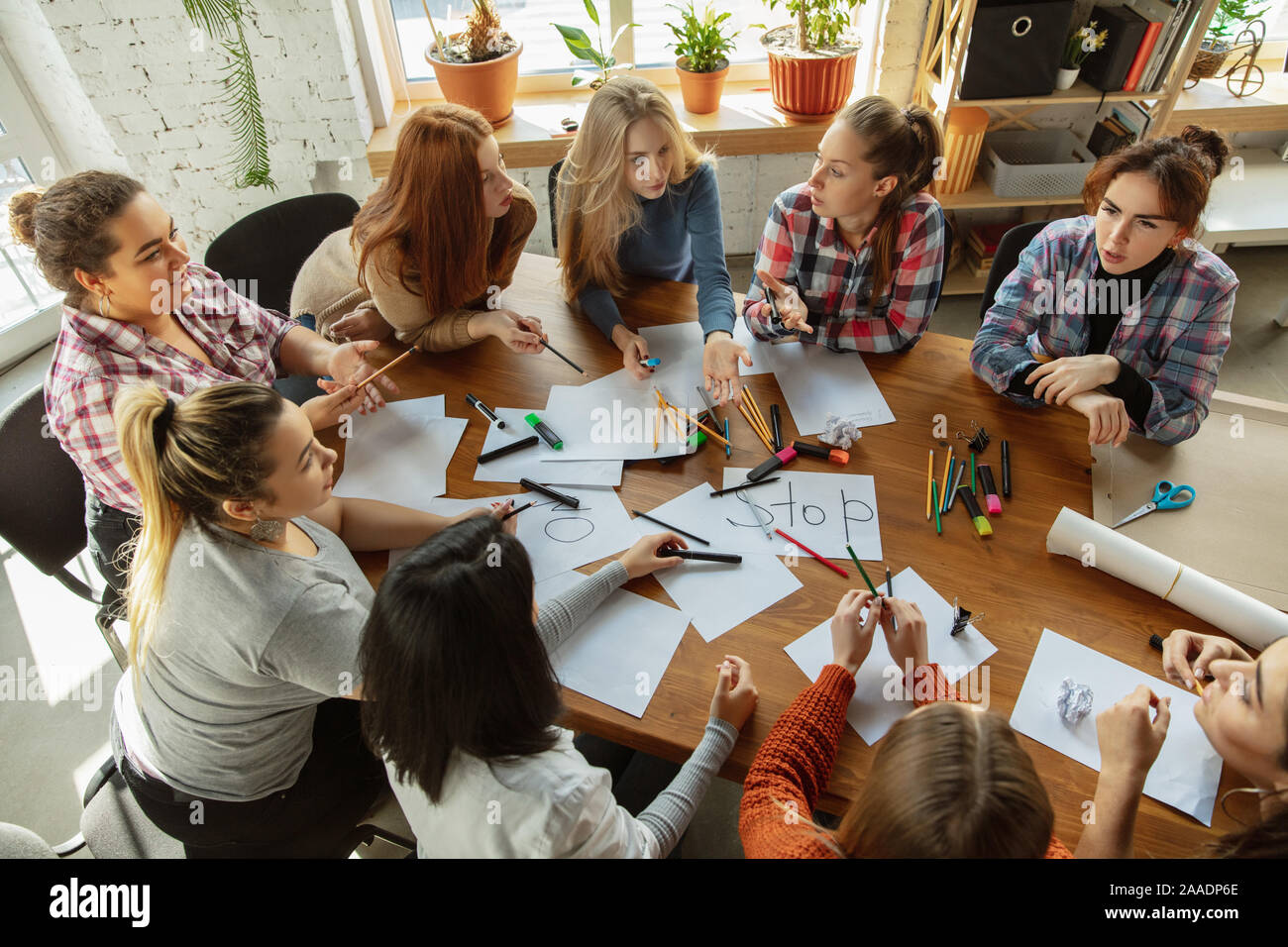 Embarrassed office workers hi-res stock photography and images - Alamy