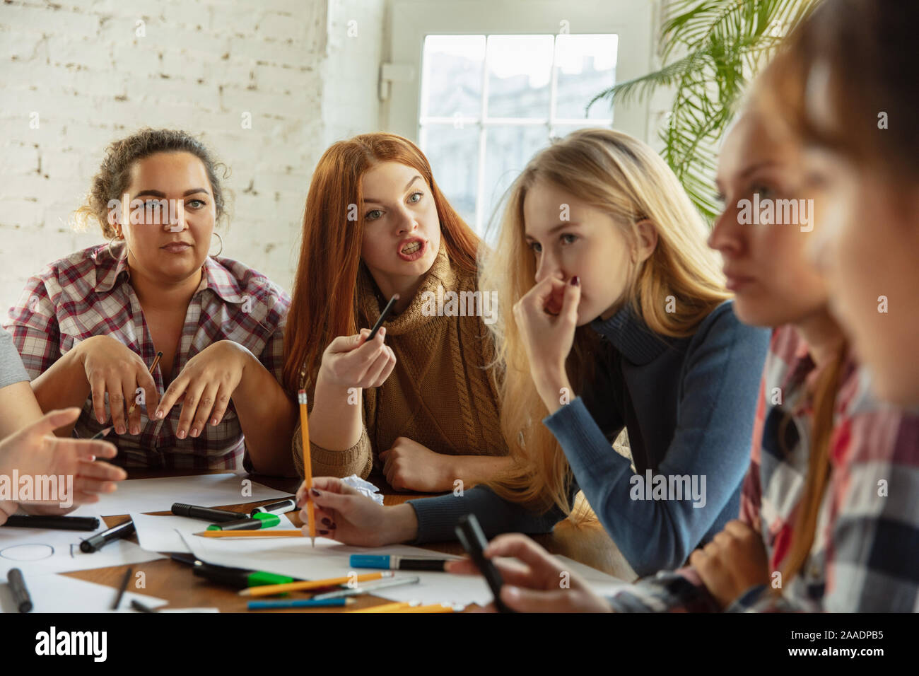 Embarrassed office workers hi-res stock photography and images - Alamy
