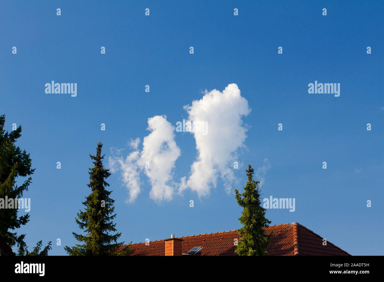 Altocumuluscastellanus hi-res stock photography and images - Alamy