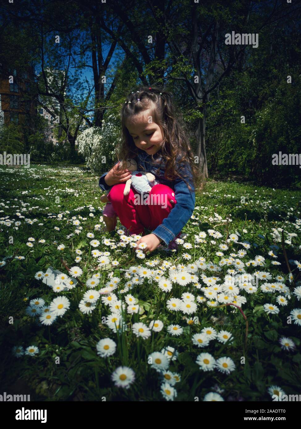 Happy Child Spring Daisy High Resolution Stock Photography and Images ...