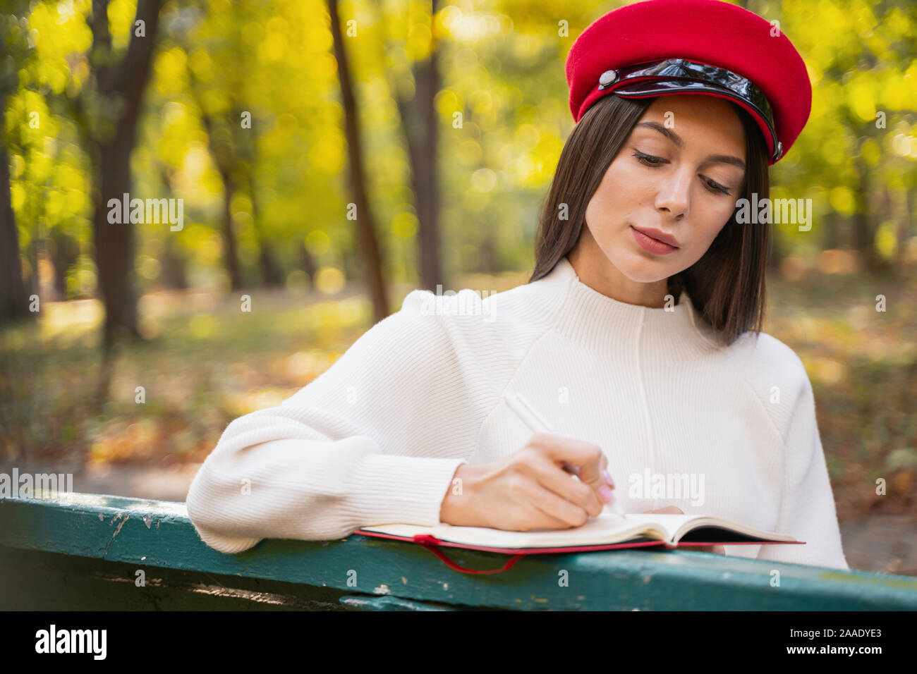 Student making notes outside hi-res stock photography and images - Alamy