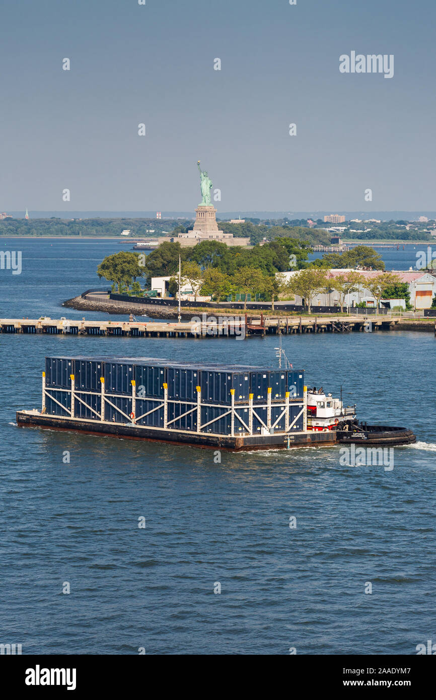 Working Tug boats. New york harbour. USA Stock Photo - Alamy