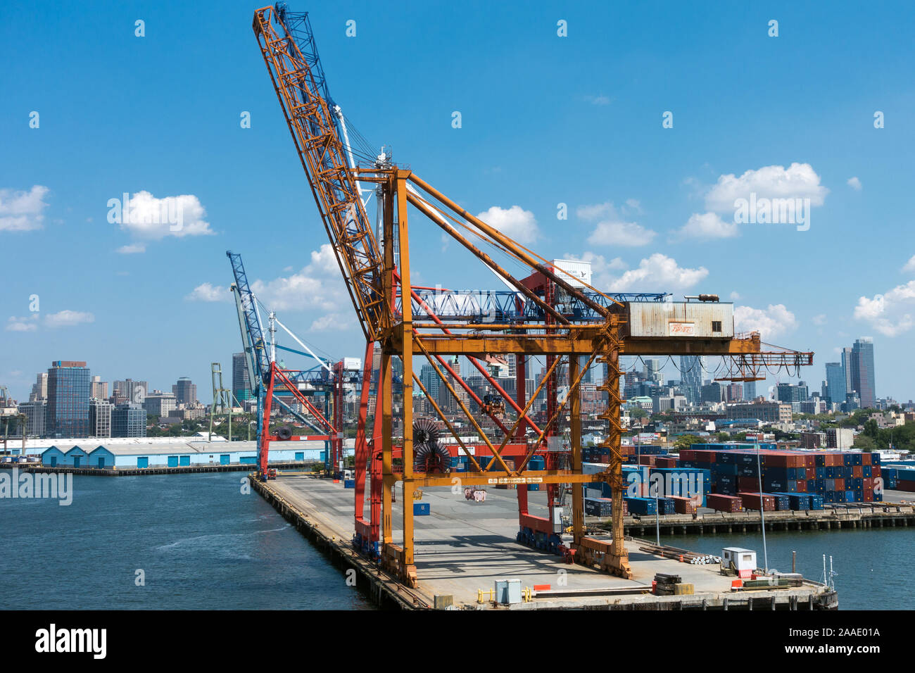 Us ports cargo containers hi-res stock photography and images - Alamy
