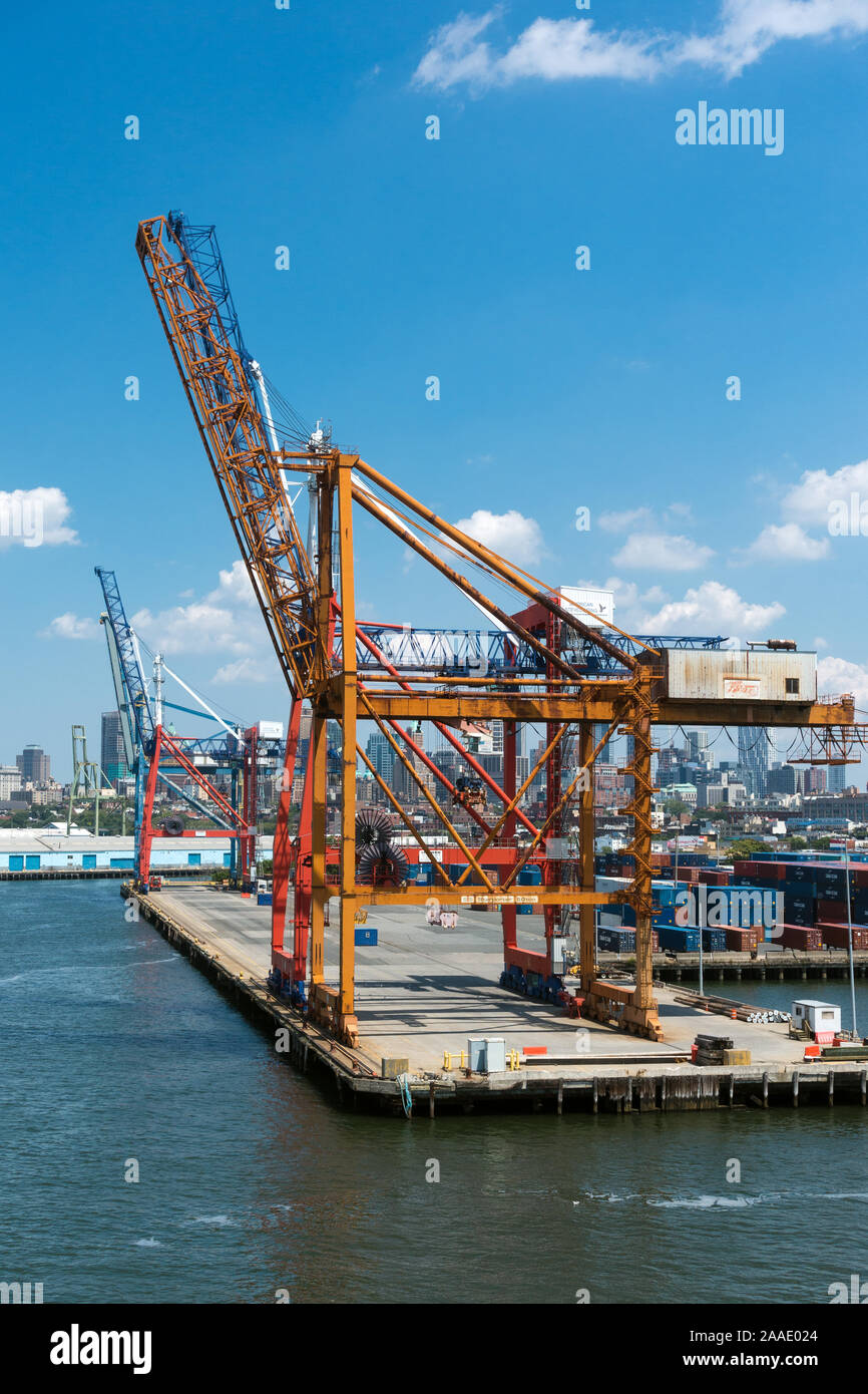 American container docks hi-res stock photography and images - Alamy