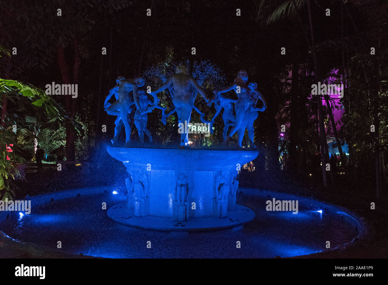 Dancer fountain hi-res stock photography and images - Alamy