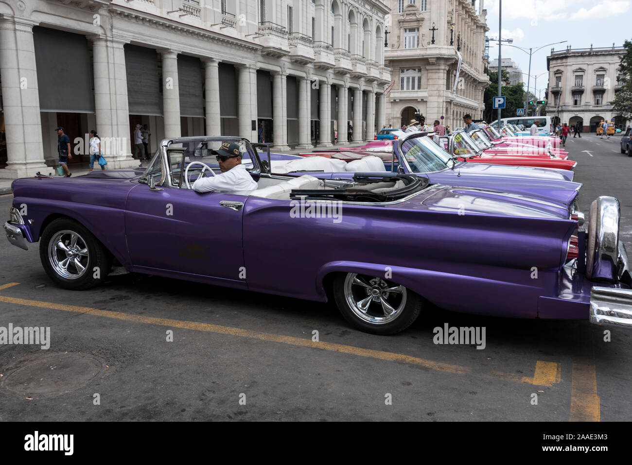 American car taxi hi-res stock photography and images - Alamy