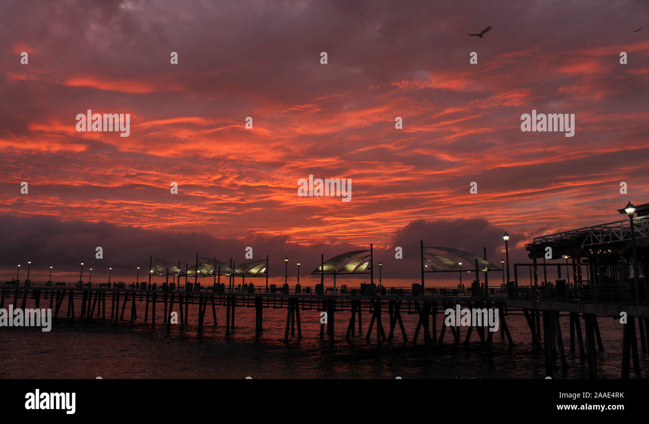 Beautiful Sunset Over the Redondo Beach Pier, Los Angeles County ...