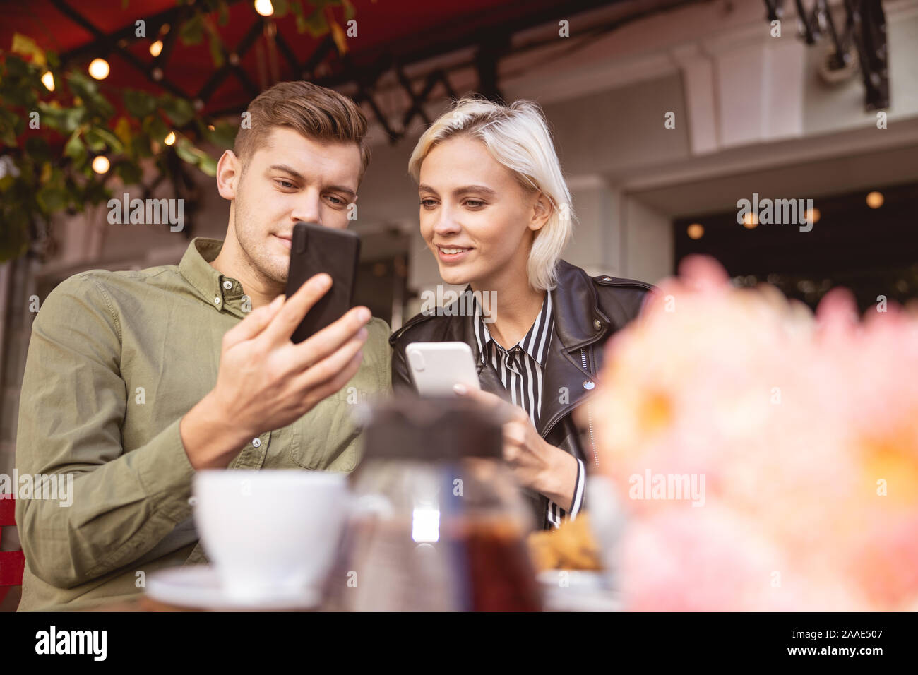 Man sharing his interests with his girlfriend Stock Photo - Alamy