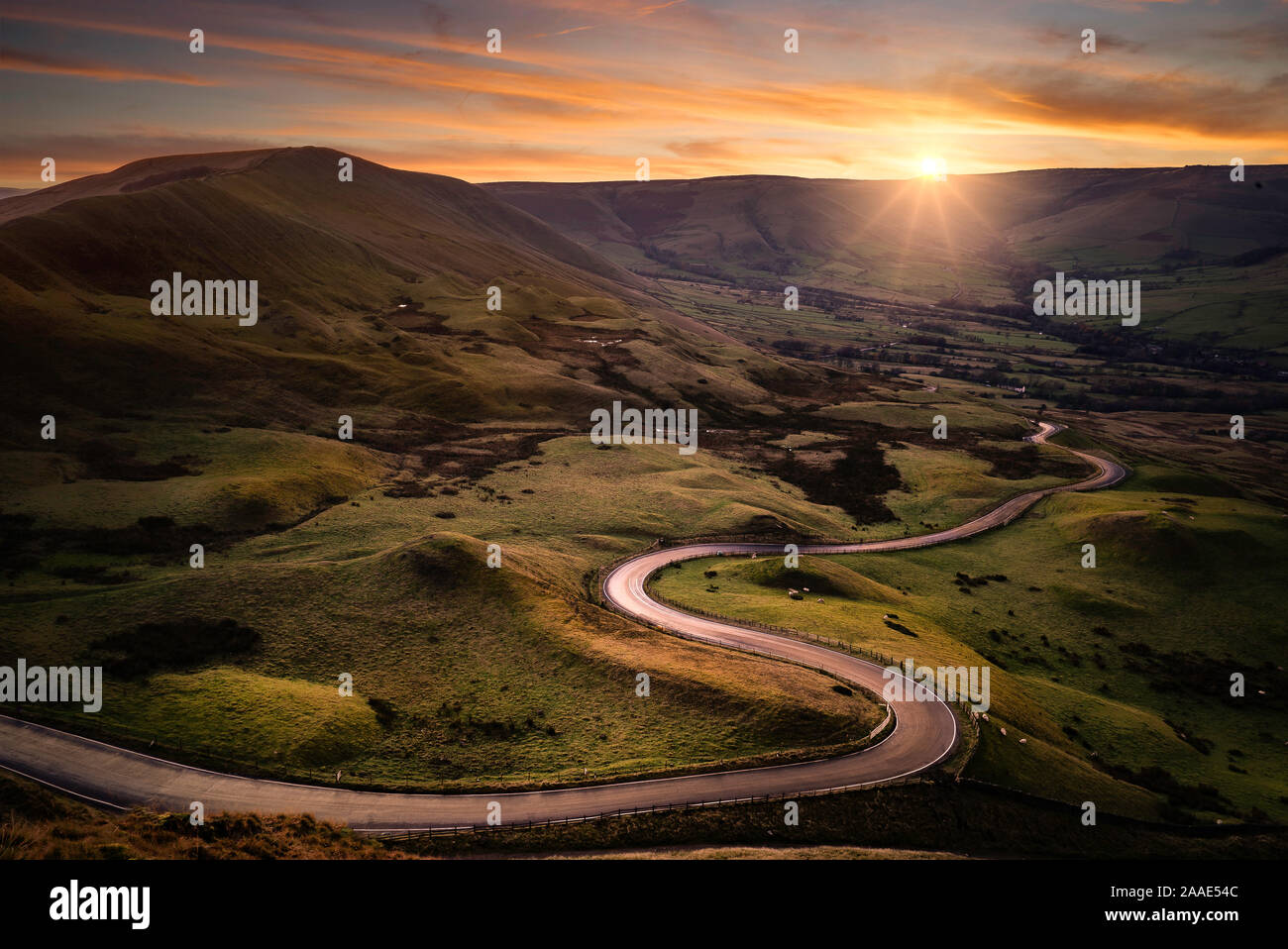 The Road from Edale climbs up to Mam Nik on Mam Tor in The Derbyshire ...