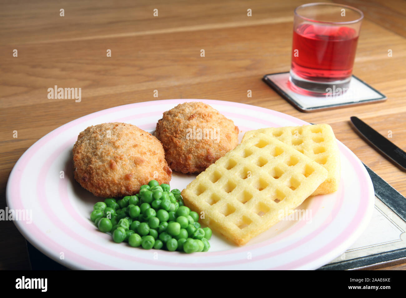 Whole chicken kiev hi-res stock photography and images - Alamy