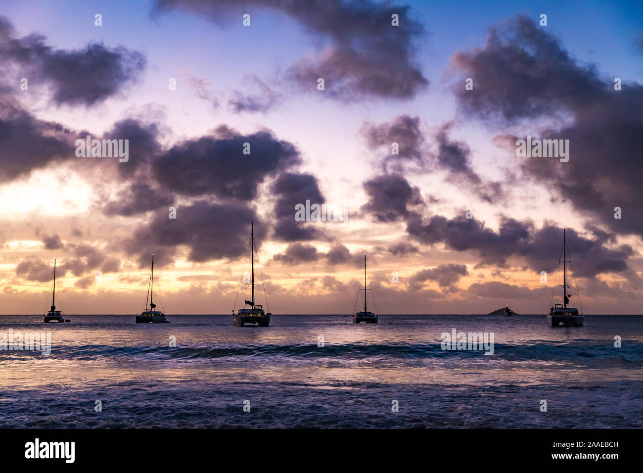 Seychelles sunset boat hi-res stock photography and images - Alamy