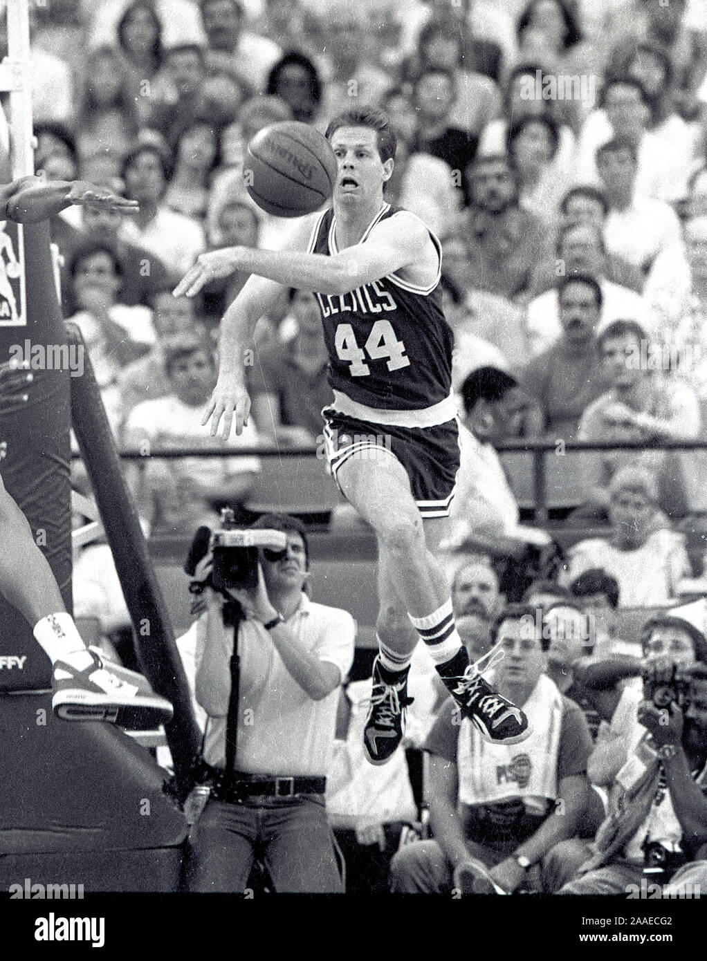 Danny ainge hi-res stock photography and images - Alamy