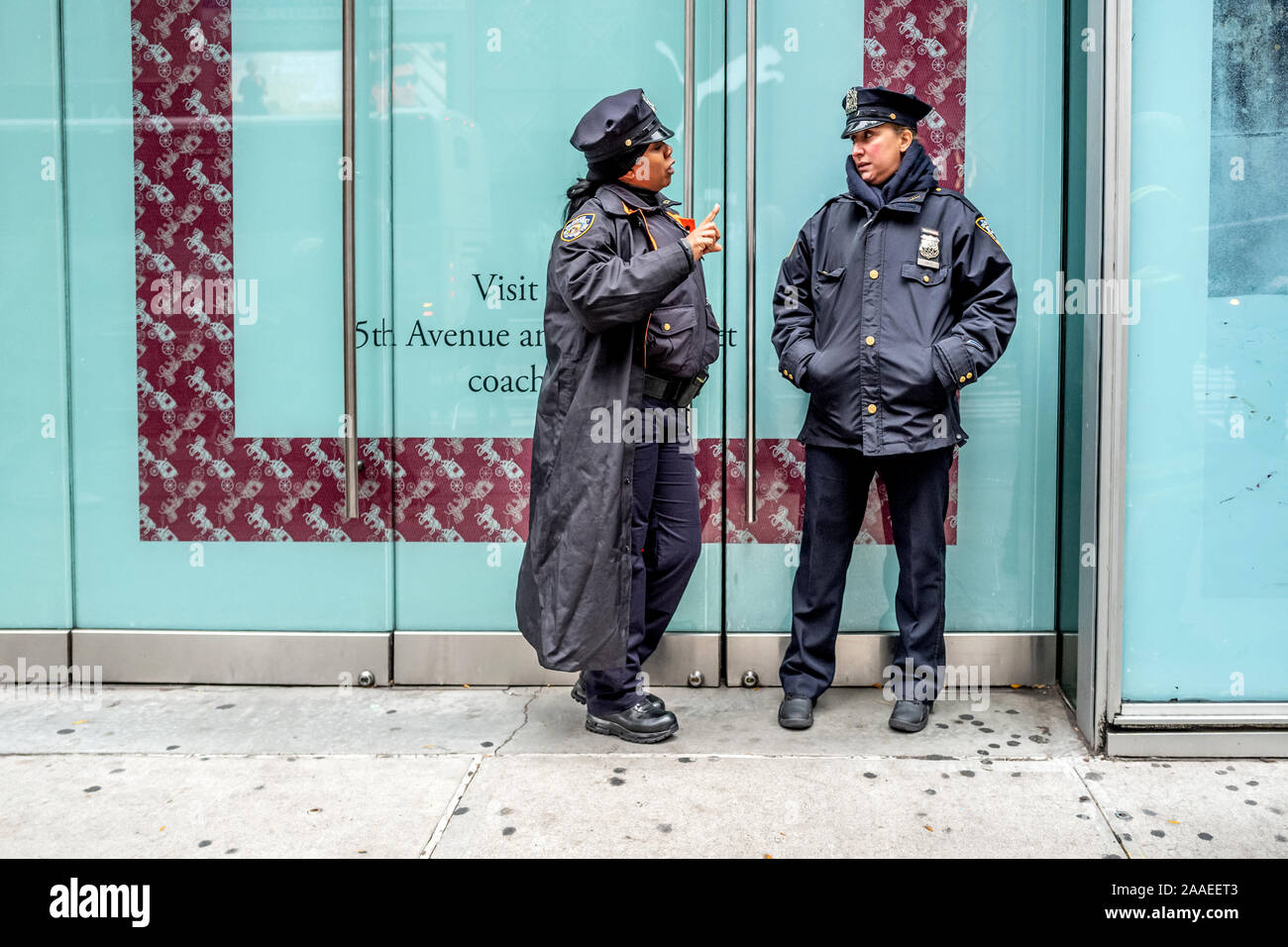 Cops in New York City Stock Photo - Alamy