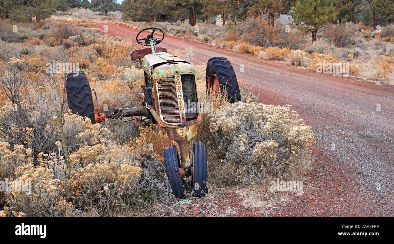 Rusty old farm tractor hi-res stock photography and images - Alamy