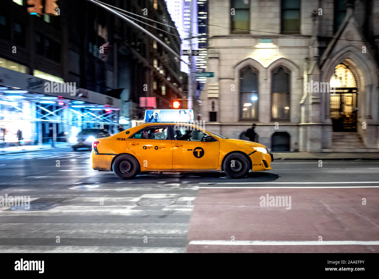 Iconic yellow taxi in New York City Stock Photo - Alamy