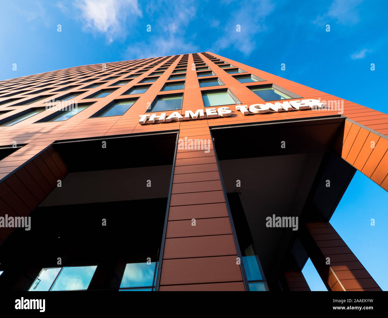 Skyscraper thames hi-res stock photography and images - Alamy