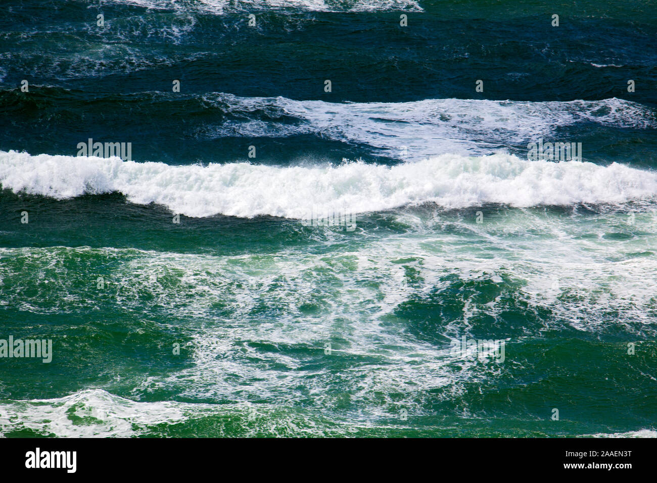 Gischt von wellen hi-res stock photography and images - Alamy