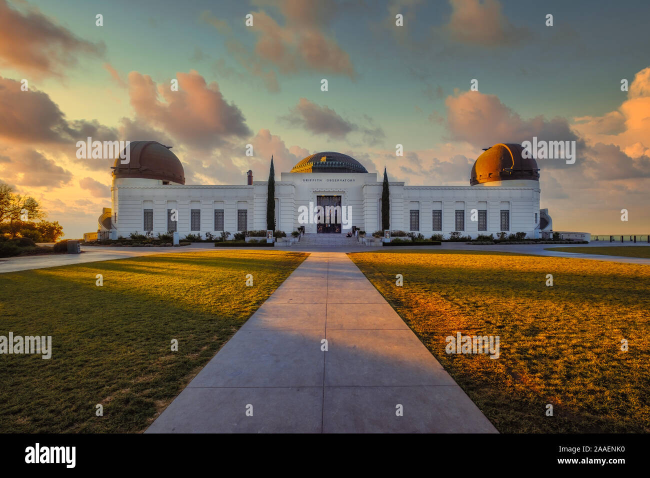 Landscape view of Griffith observatory with dramatic colorful sky, Los ...