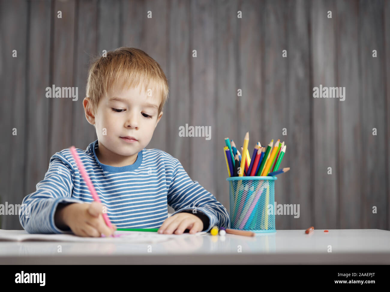 Little child at home drawing on the paper Stock Photo - Alamy