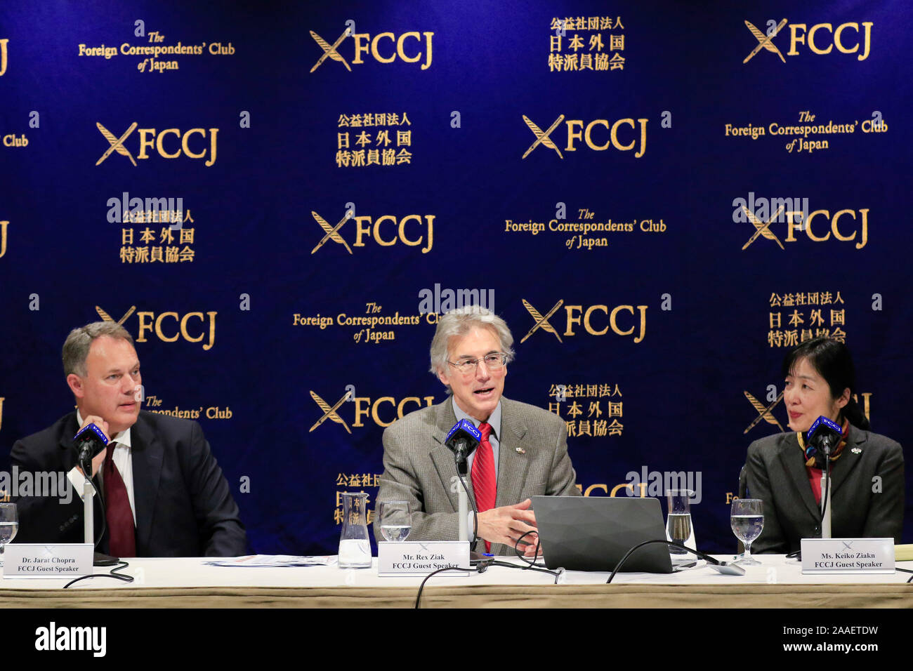 All on the board chopra hi-res stock photography and images - Alamy