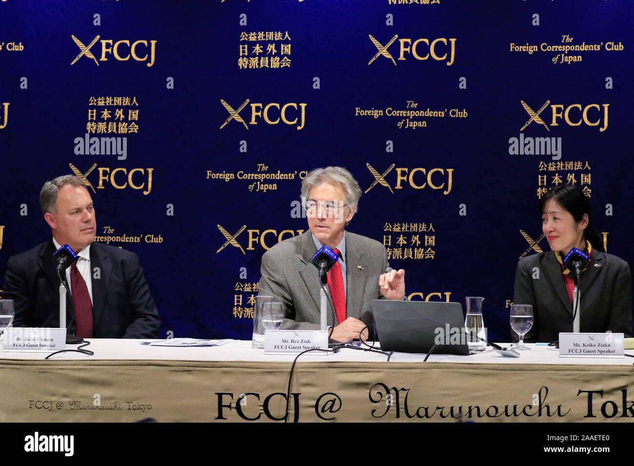 All on the board chopra hi-res stock photography and images - Alamy