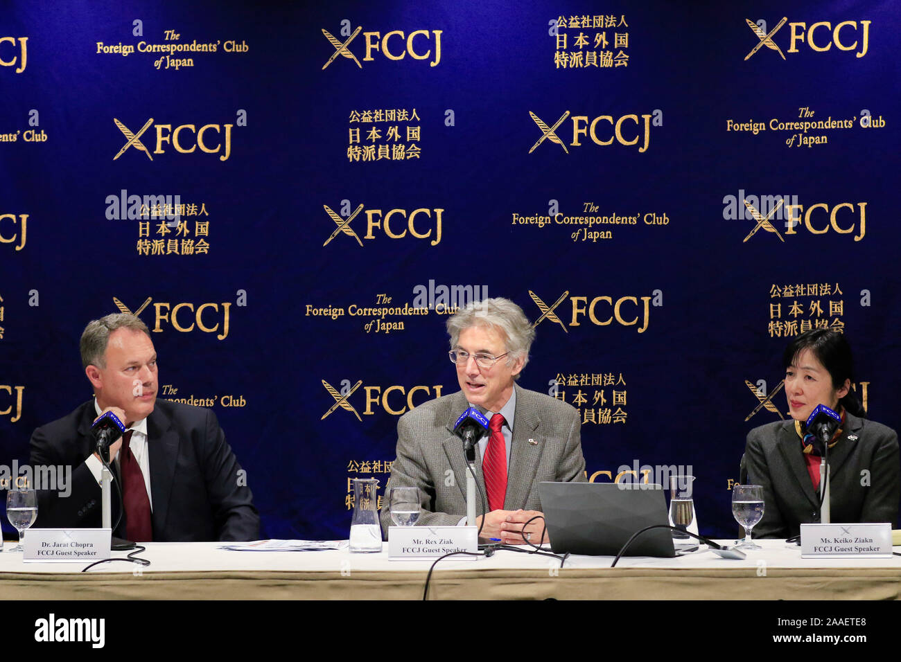 Tokyo, Japan, 21st Nov 2019. (L to R) Jarat Chopra International lawyer ...