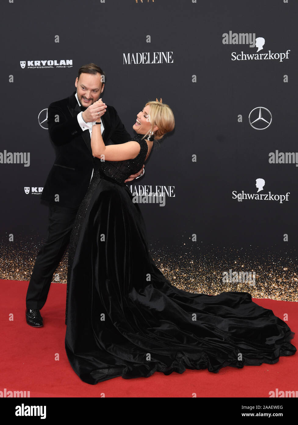 Baden Baden, Germany. 21st Nov, 2019. Jennifer Knäble, presenter, and ...