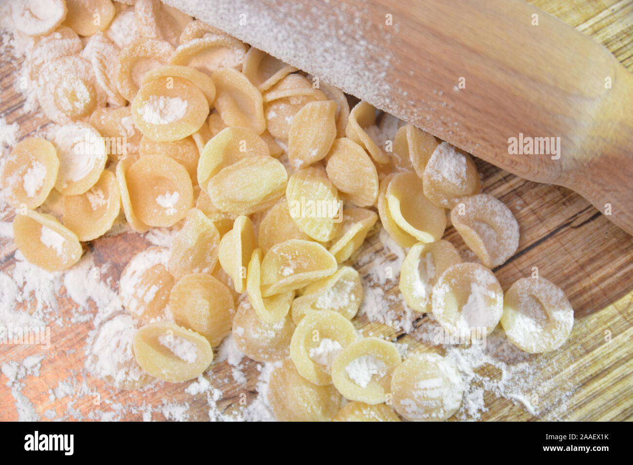 typical apulian pasta orecchiette italian food Stock Photo - Alamy