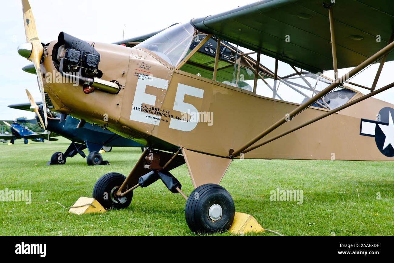 Piper cub military hi-res stock photography and images - Alamy