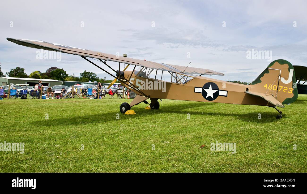 Piper cub military hi-res stock photography and images - Alamy