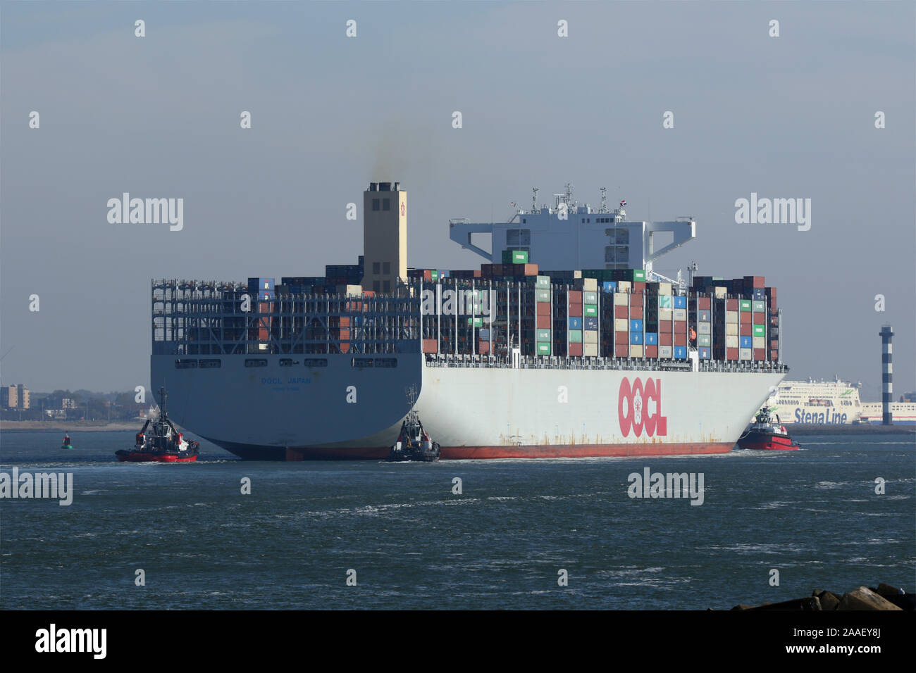 The container ship OOCL Japan will reach the port of Rotterdam on 30 ...