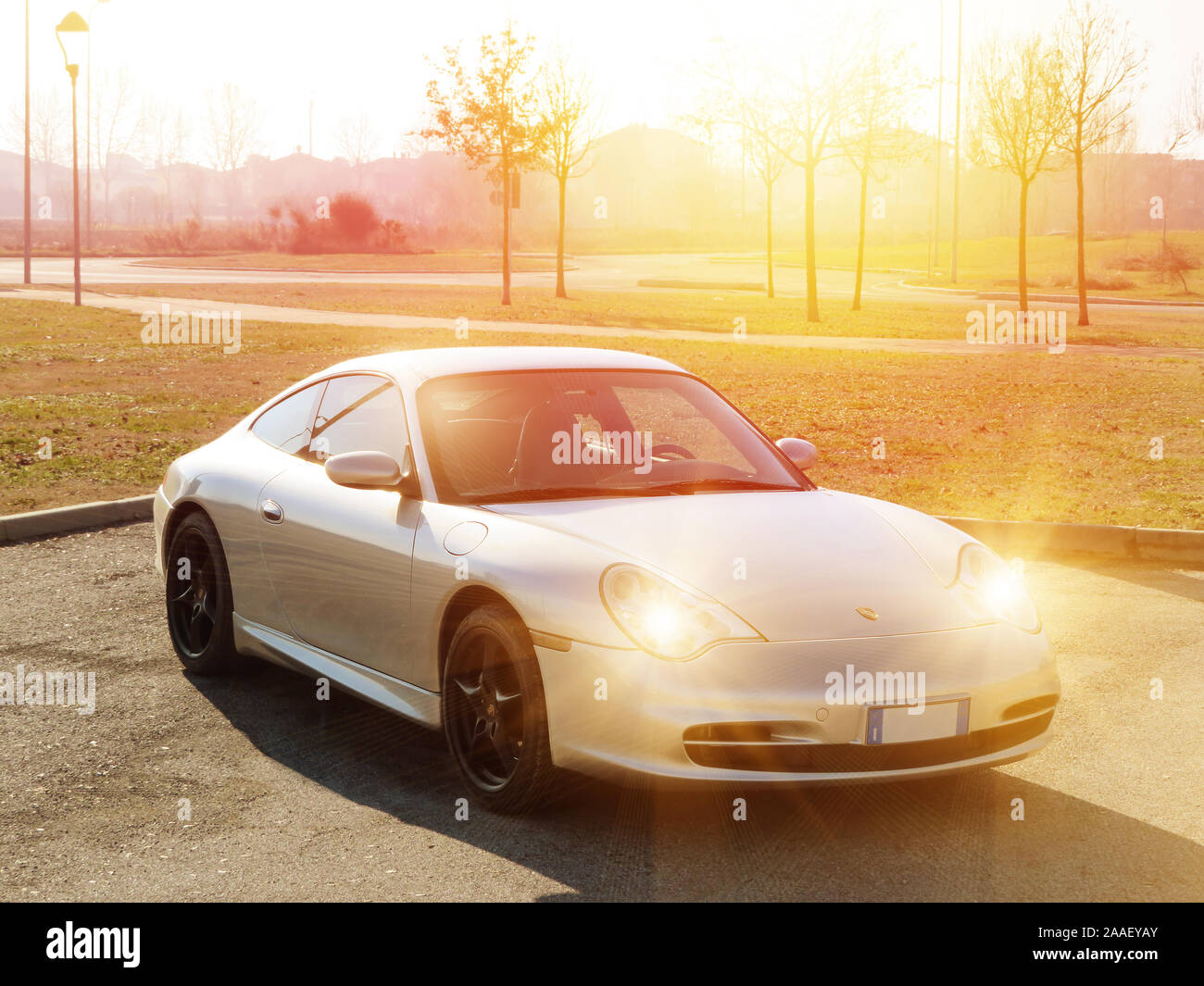 Porsche side view isolated hi-res stock photography and images - Alamy