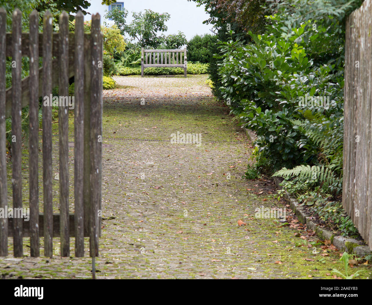 Wooden gate path pathway hi-res stock photography and images - Alamy