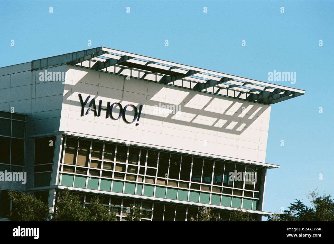 Yahoo brand name hi-res stock photography and images - Alamy
