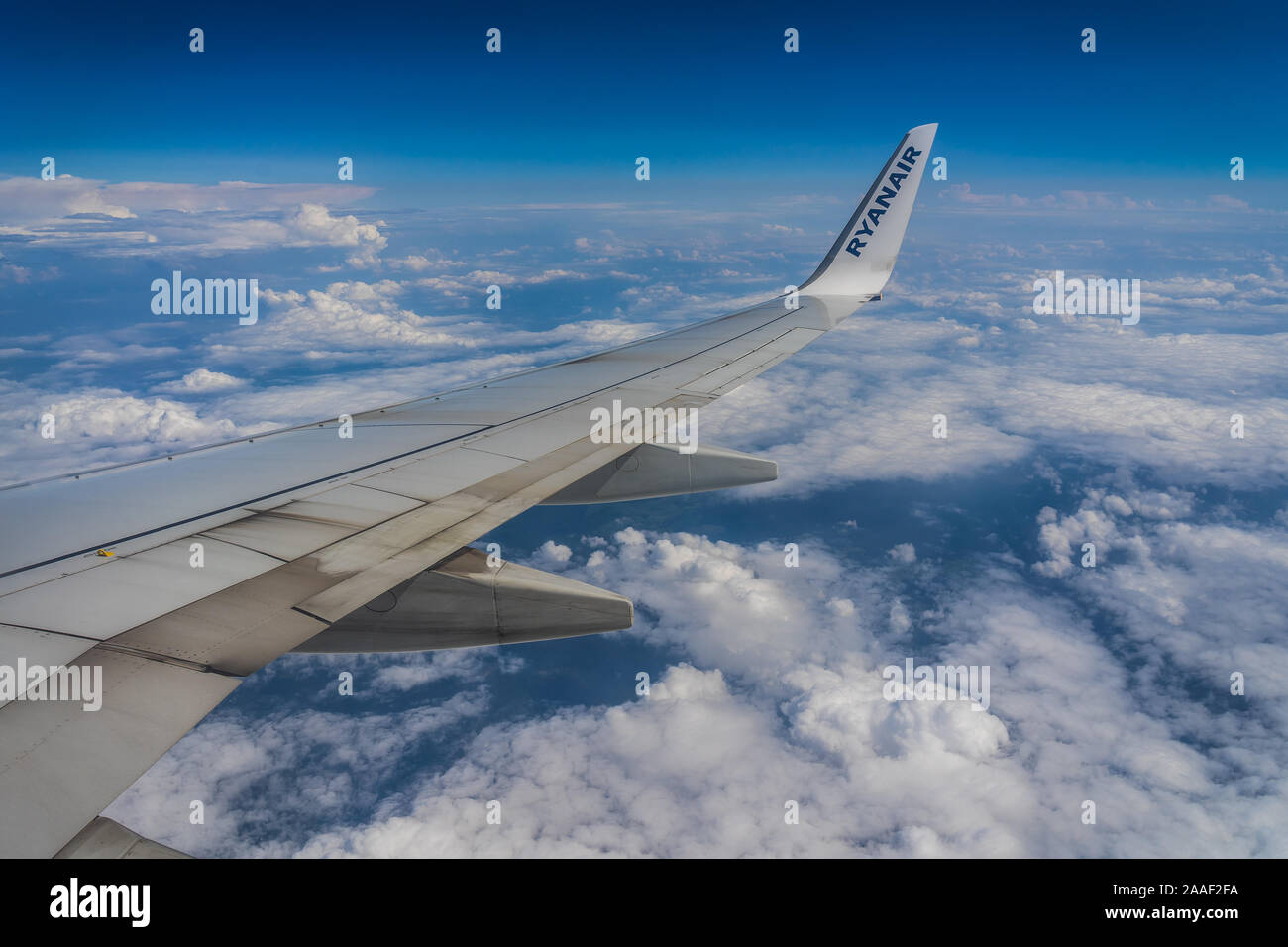 View from window ryanair plane hi-res stock photography and images - Alamy