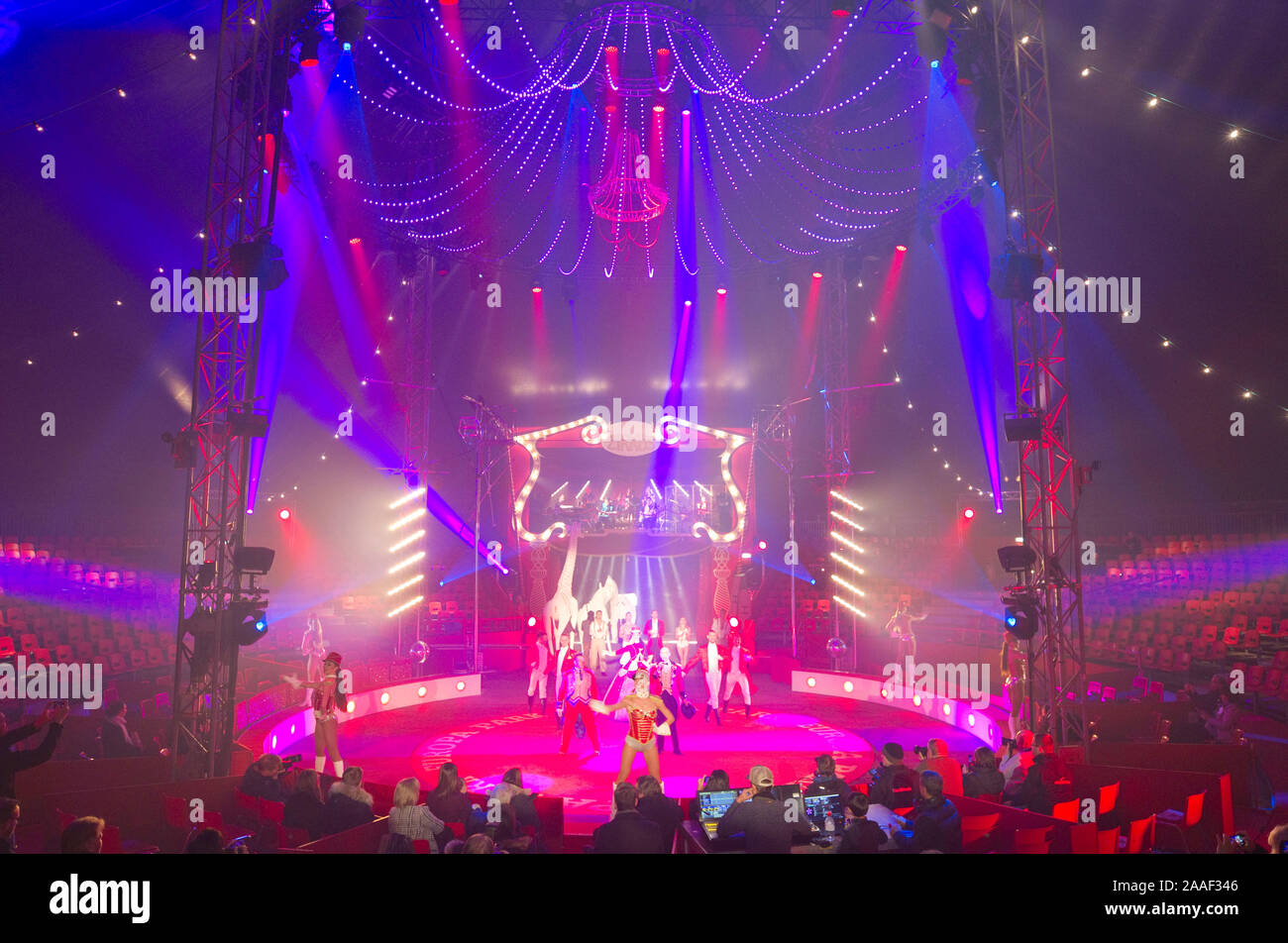 Tv revue hi-res stock photography and images - Alamy