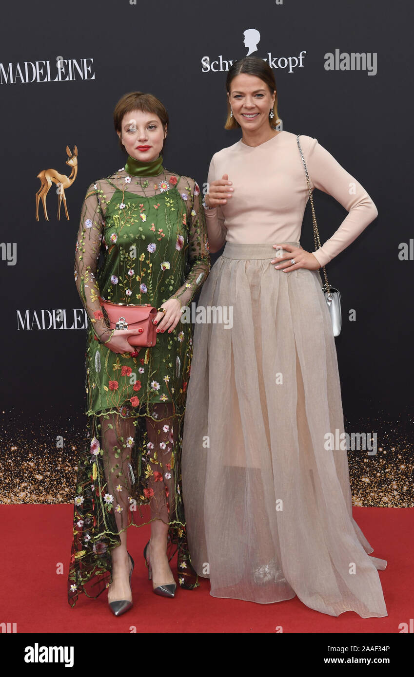 Baden Baden, Germany. 21st Nov, 2019. The actresses Jessica Schwarz (l ...