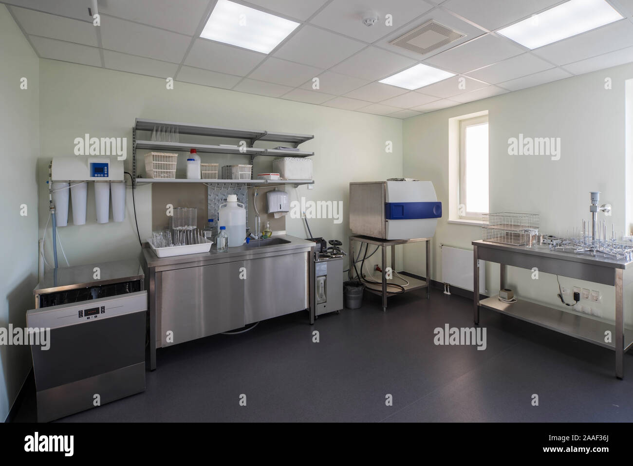 Laboratory sink hi-res stock photography and images - Alamy