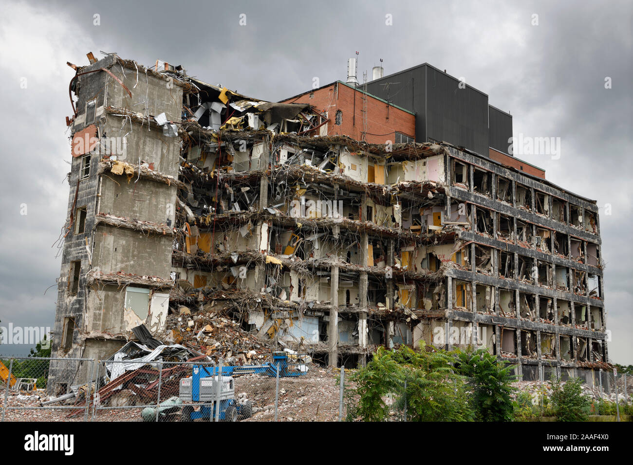 Concrete building demolition hi-res stock photography and images - Alamy