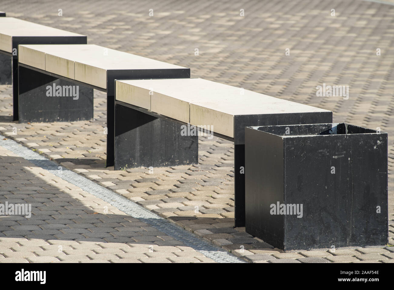 Concrete benches hi-res stock photography and images - Alamy