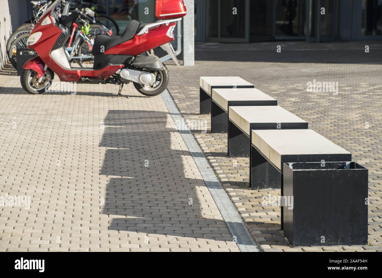 Concrete benches hi-res stock photography and images - Alamy