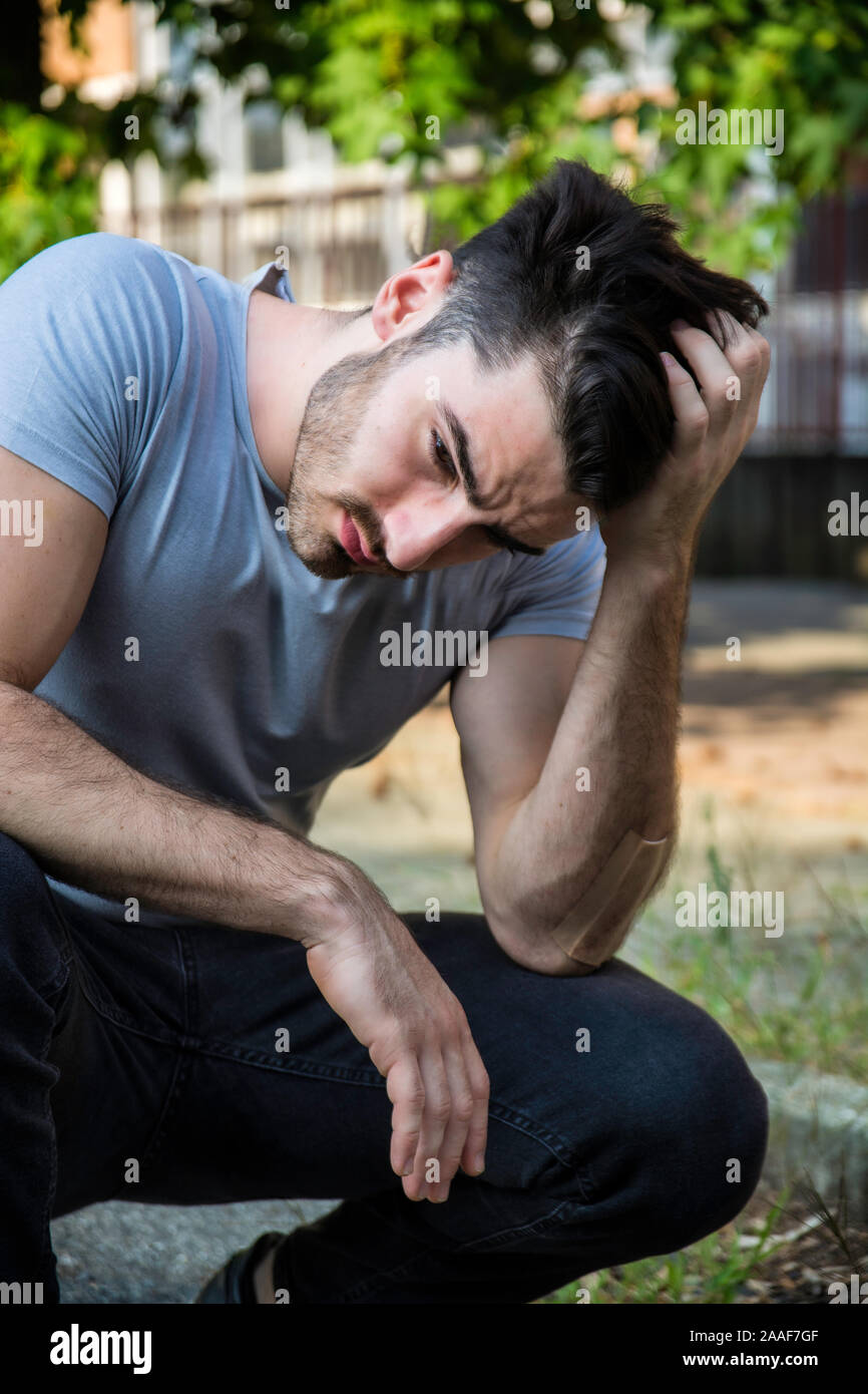 Scratching head hand gesture hi-res stock photography and images - Alamy