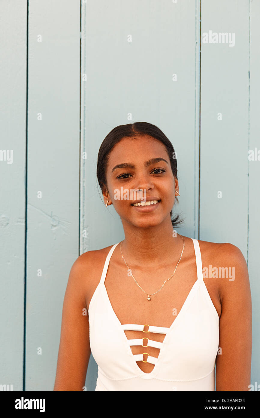 young cuban woman in the streets of havana Stock Photo - Alamy