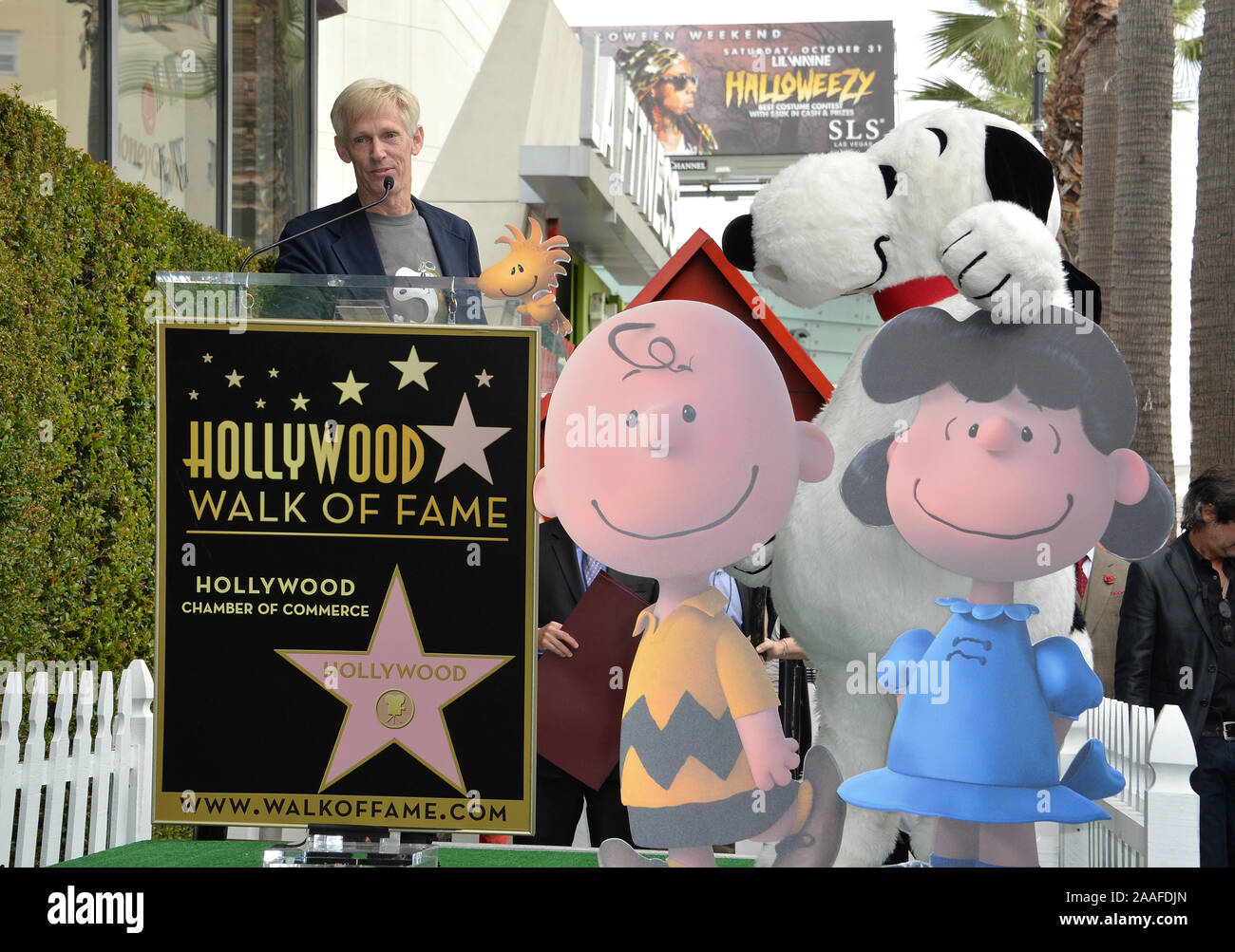 LOS ANGELES, CA - NOVEMBER 2, 2015: Comic character Snoopy with Craig ...