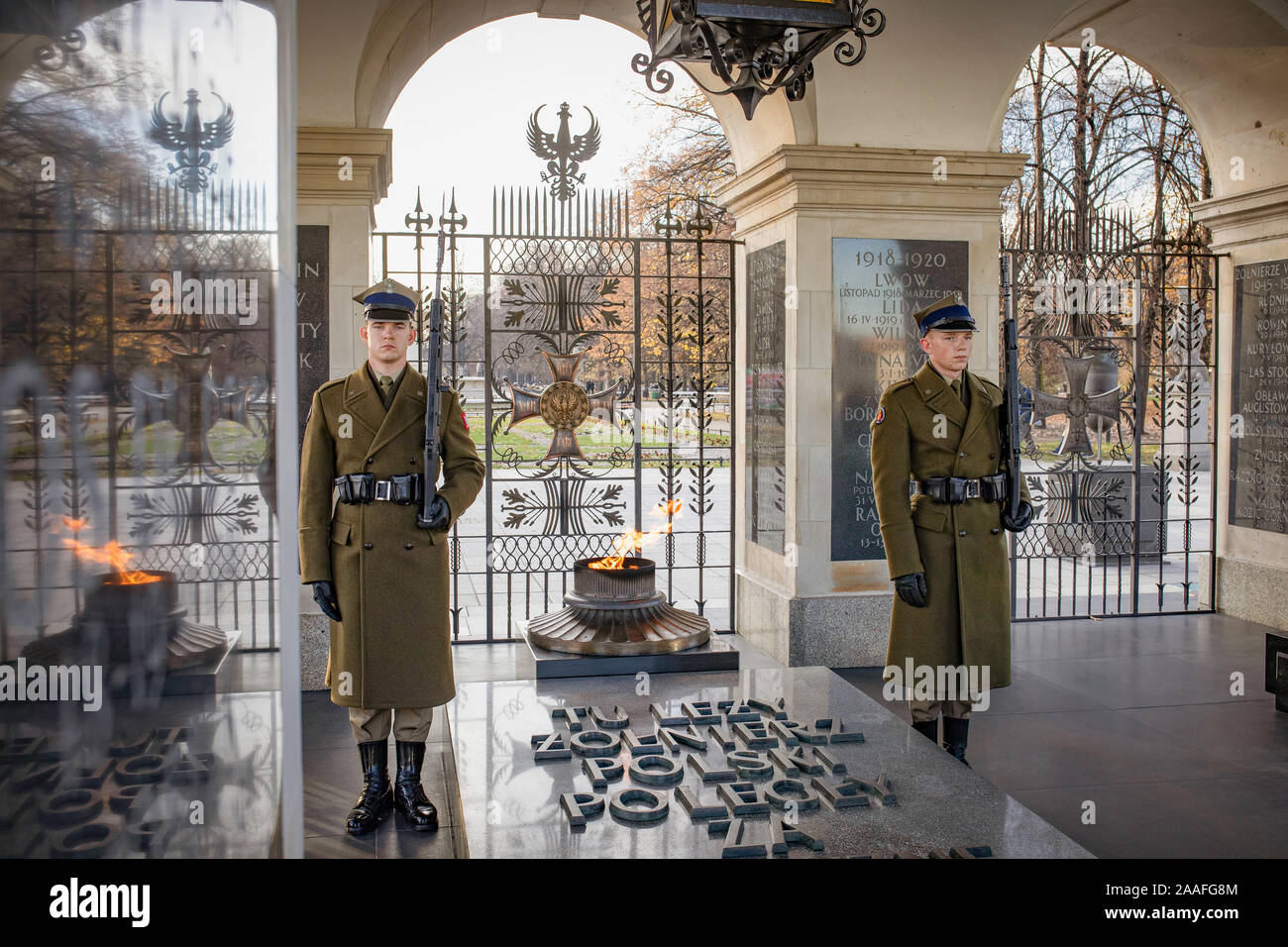 Warszawa / Poland - Soldiers on Guard by the Tomb of the Unknown ...