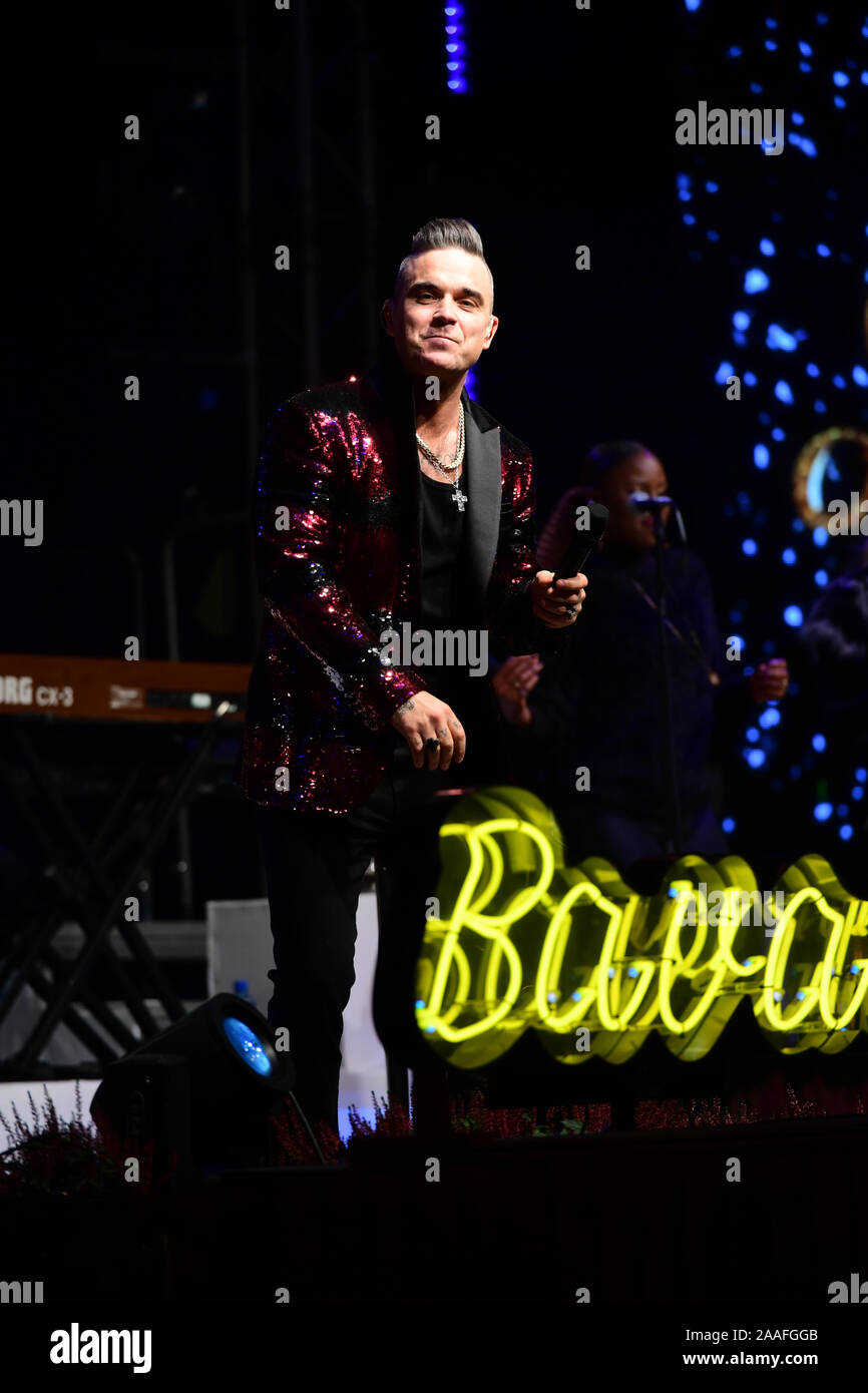 Robbie Williams surprises fans with a performance at the Hyde Park ...