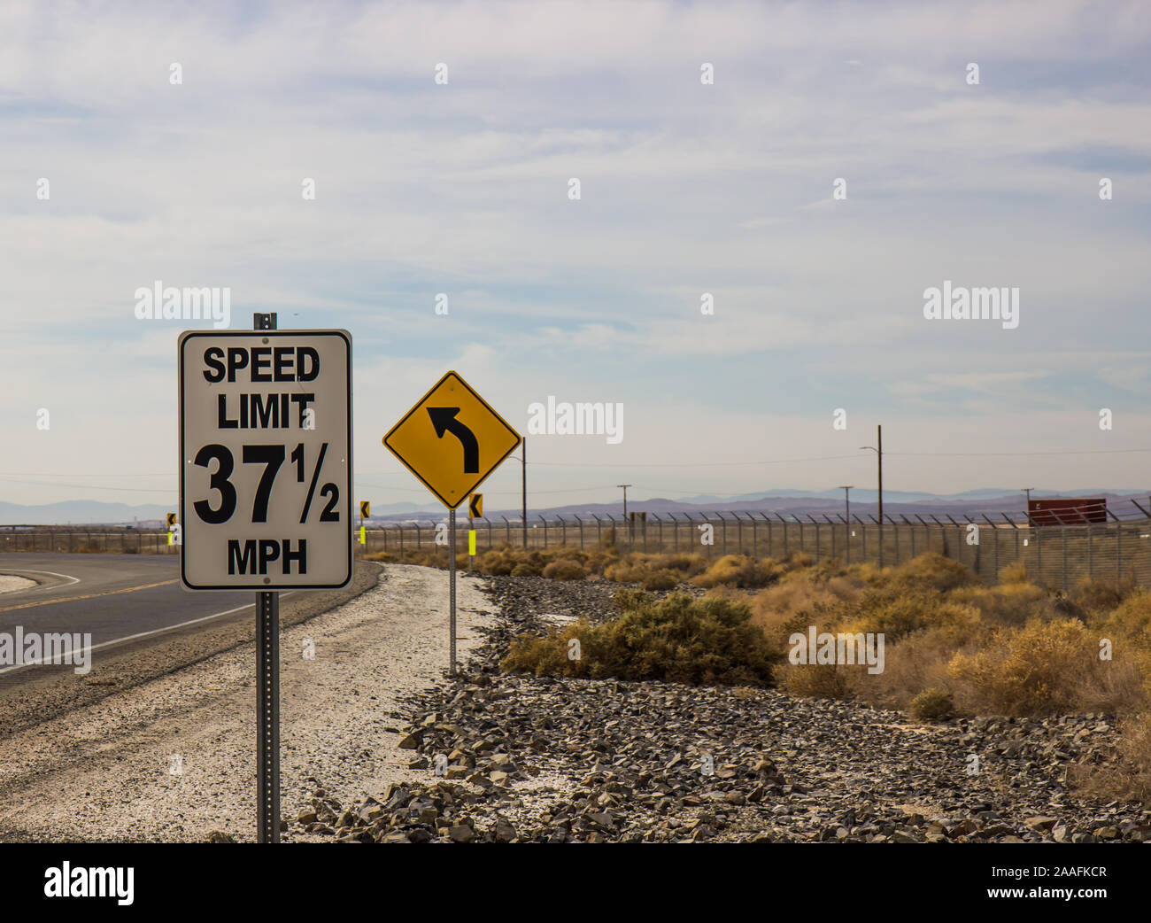 1 2 miles signs hi-res stock photography and images - Alamy